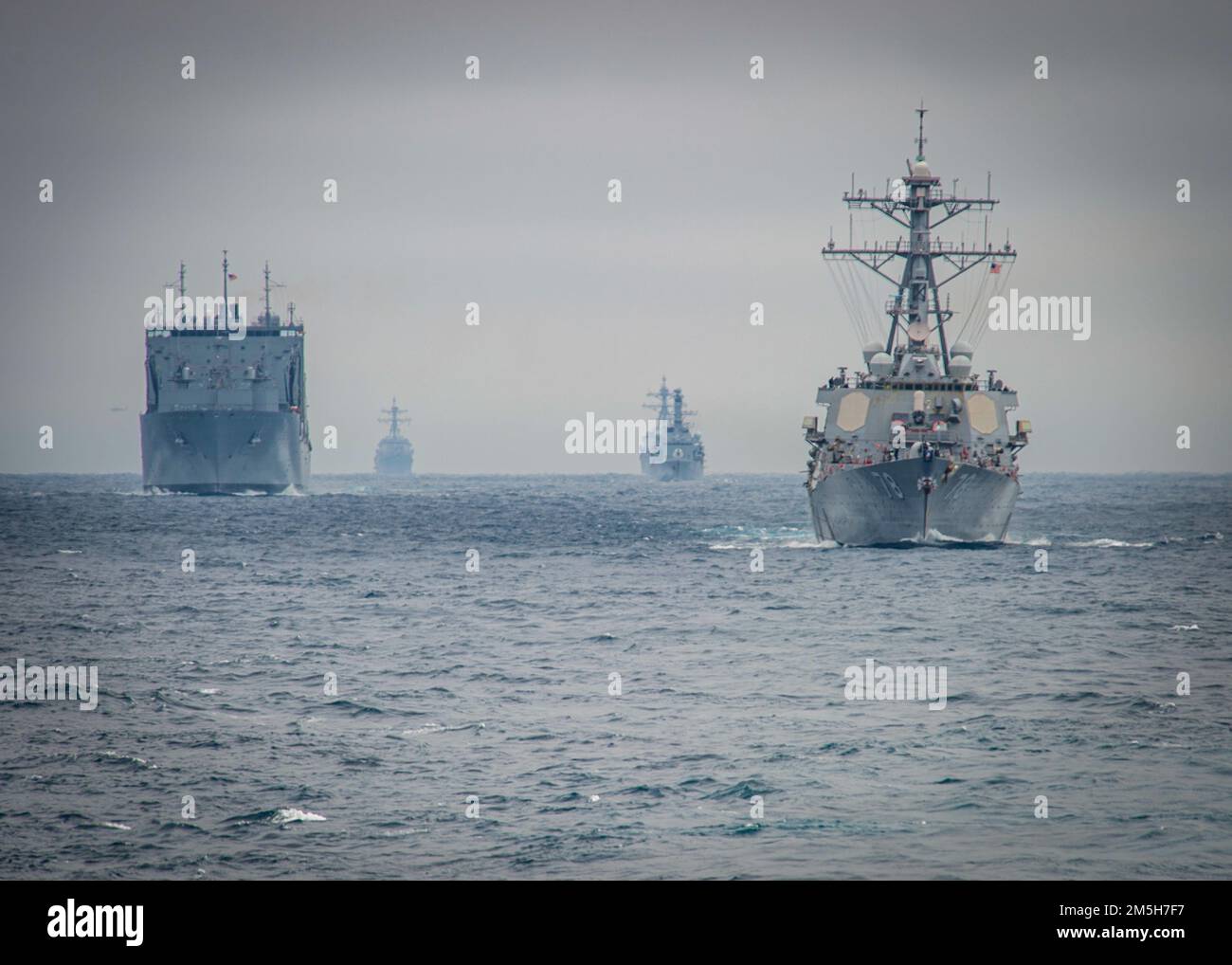 Uss truxtun hi-res stock photography and images - Alamy