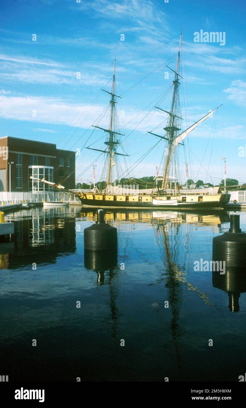 Great Lakes Seaway Trail - The Brig in Port. The US Brig Niagara ...