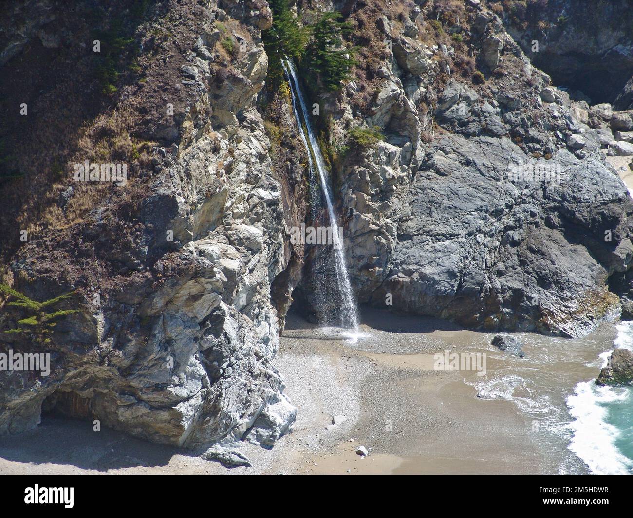 Route 1 - Big Sur Coast Highway - Waterfall at Julia Pfeiffer Burns ...