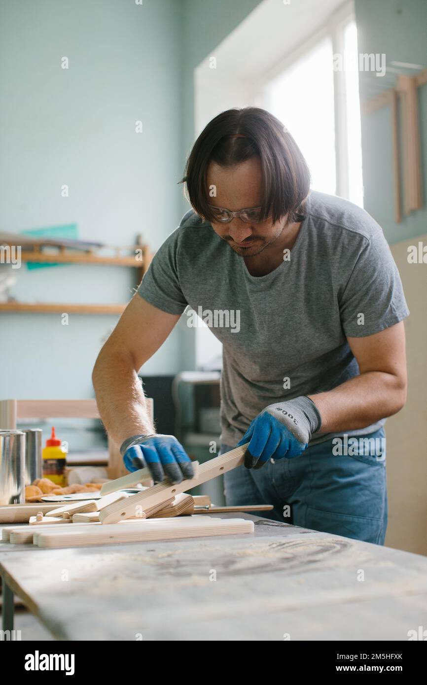 Woodman working hi-res stock photography and images - Alamy