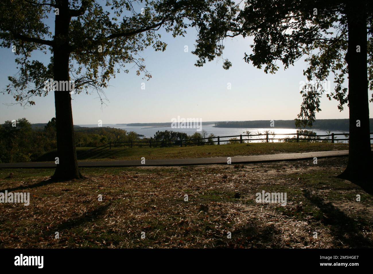 Great River Road - Mississippi River Framed by Oaks at Columbus-Belmont ...