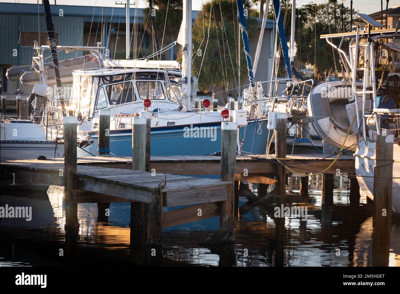 Cleat Knot, Rope tied to a Cleat Stock Photo - Alamy