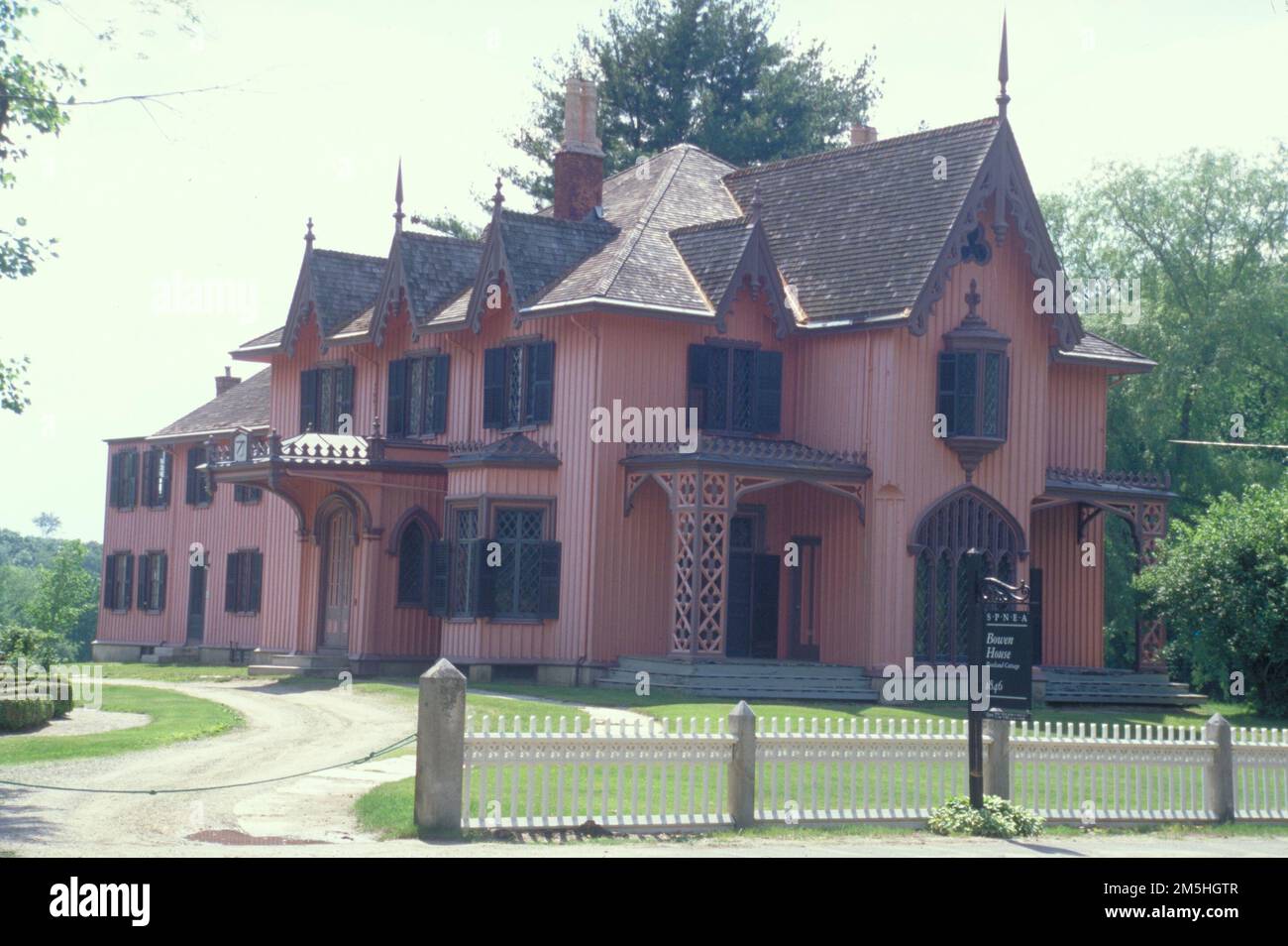 Connecticut State Route 169 - Pink Mansion on SR-169. A graveled ...