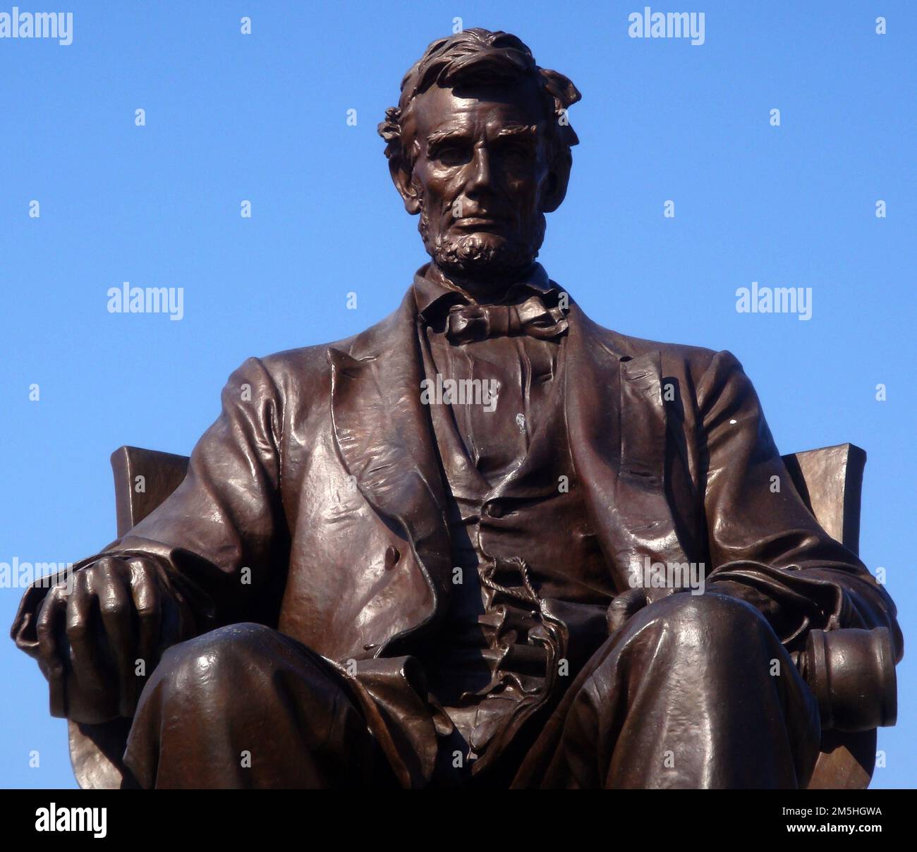 Lincoln Heritage Scenic Highway - Abraham Lincoln Statue in Hodgenville ...