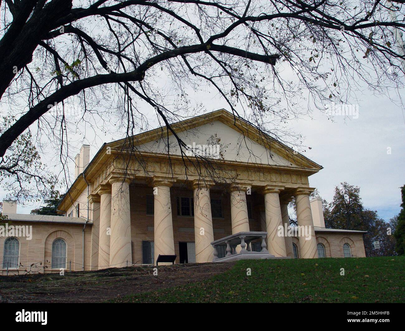 George Washington Memorial Parkway - Arlington House. With majestic ...