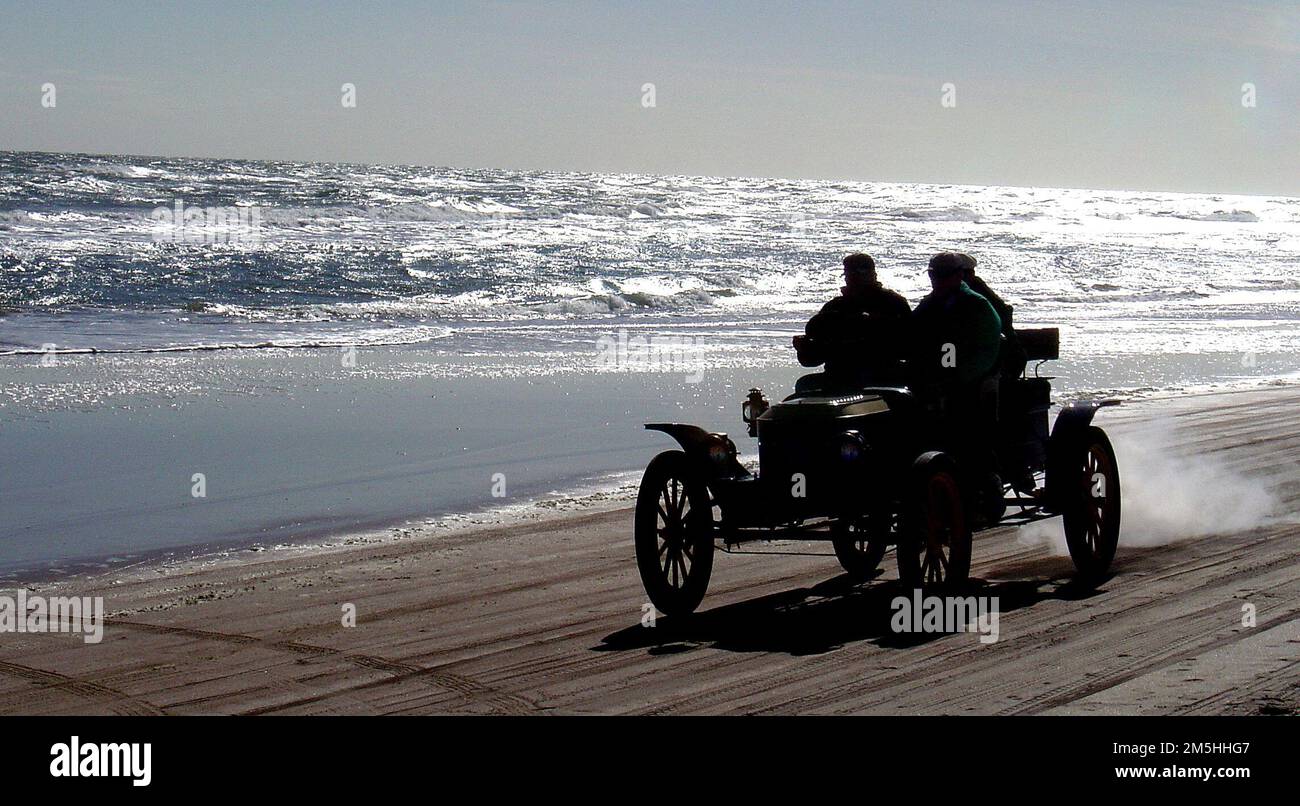 Ormond Scenic Loop & Trail - Old Steamer Racing Along Beachfront. Old ...