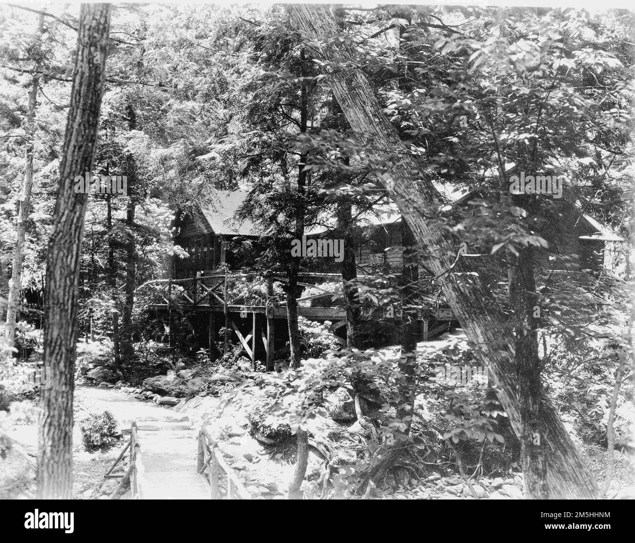 Drive to the house Black and White Stock Photos & Images - Alamy