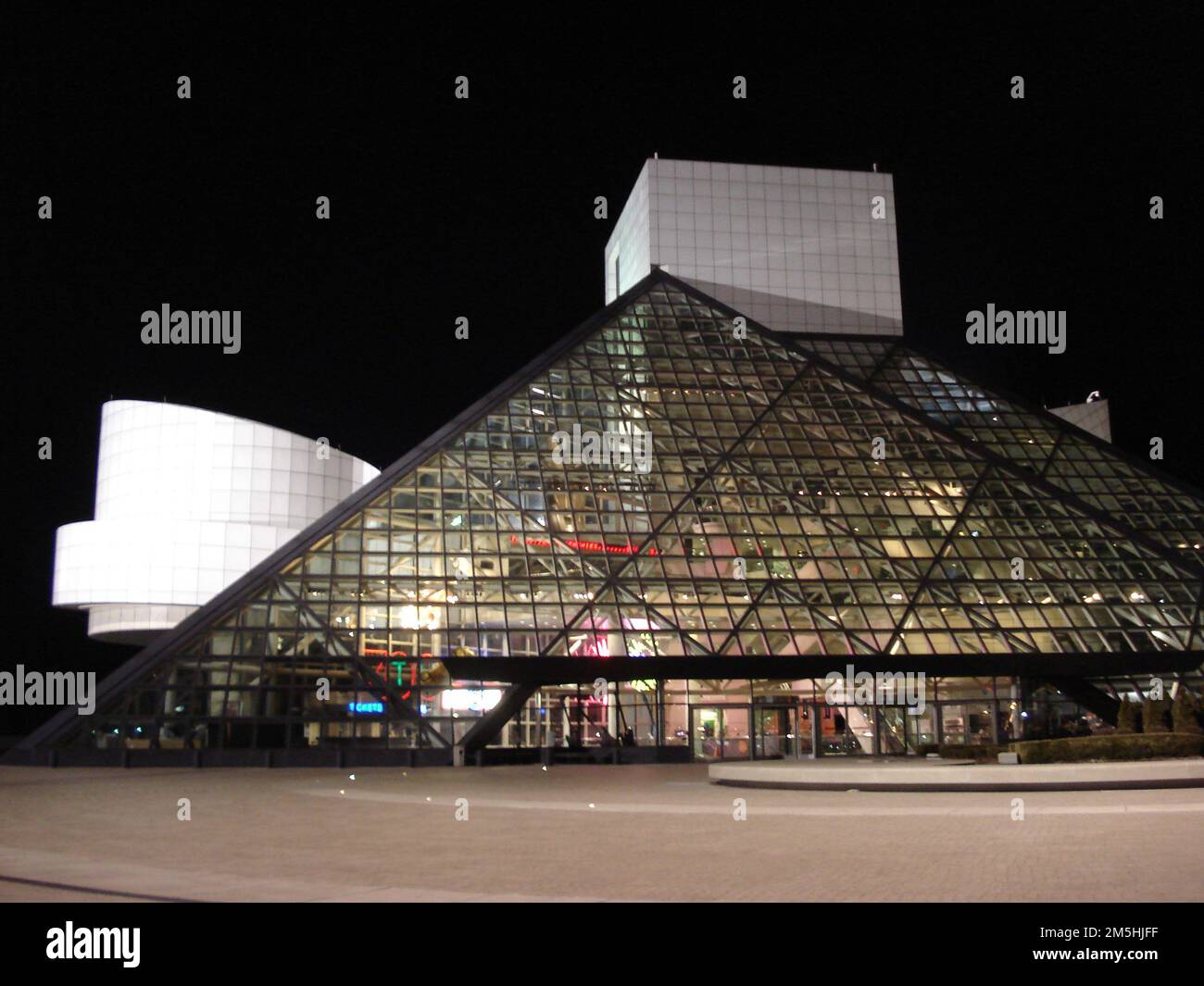 Ohio & Erie Canalway - Rock and Roll Hall of Fame and Museum at Night ...