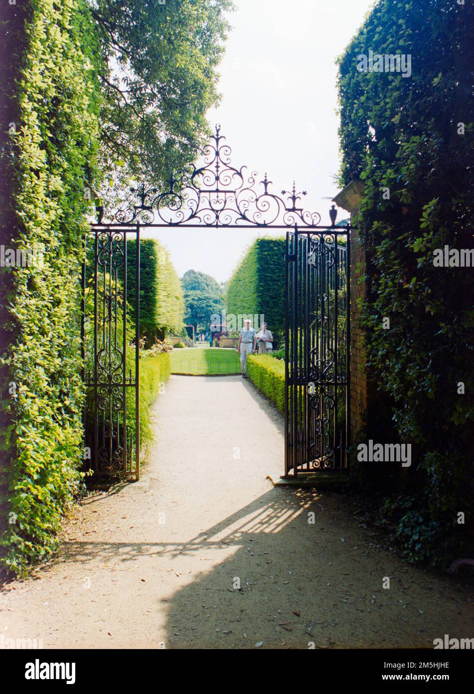 Hidcote manor garden hi-res stock photography and images - Alamy