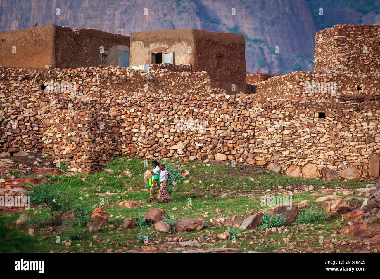 Rock built houses in the Hombori area, Mali Stock Photo - Alamy