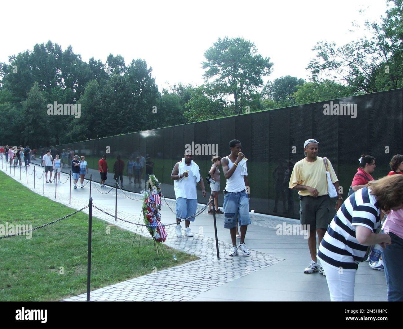 Walls of names of the fallen hi-res stock photography and images - Alamy