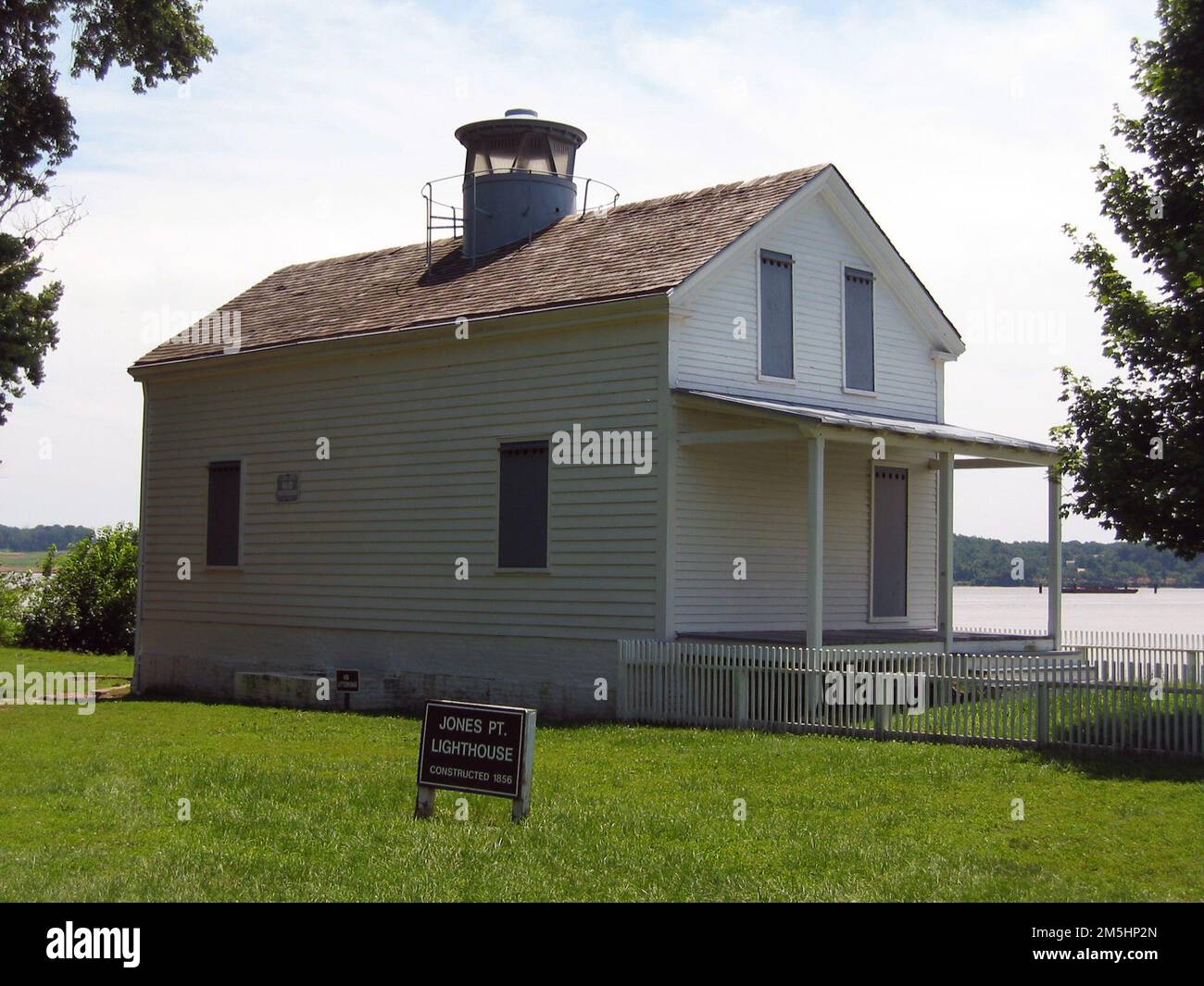 George Washington Memorial Parkway - Jones Point Lighthouse. Set in the ...
