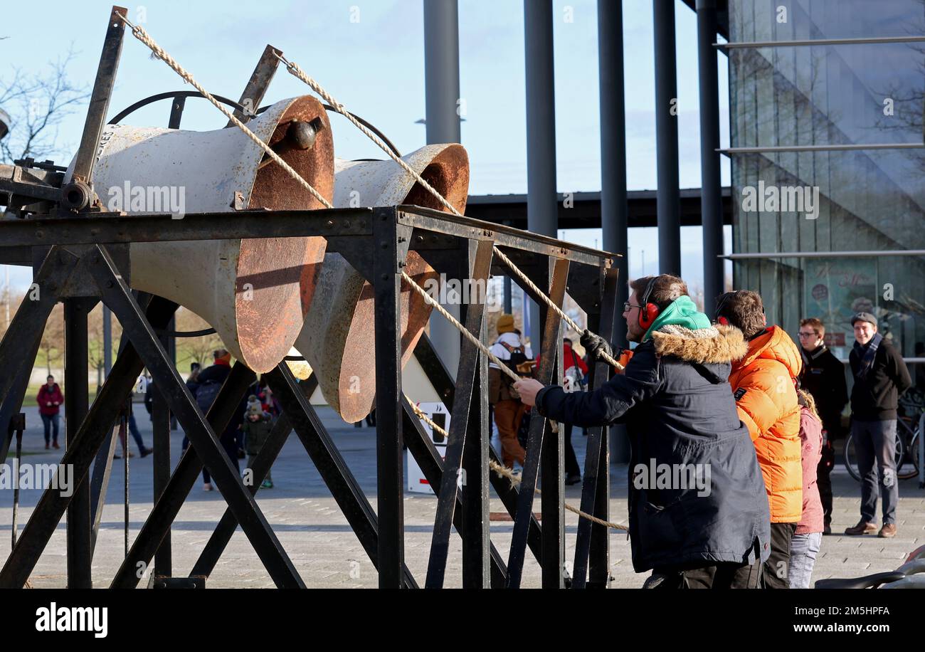 Rostock, Germany. 29th Dec, 2022. In front of the HanseMesse, the bells ...