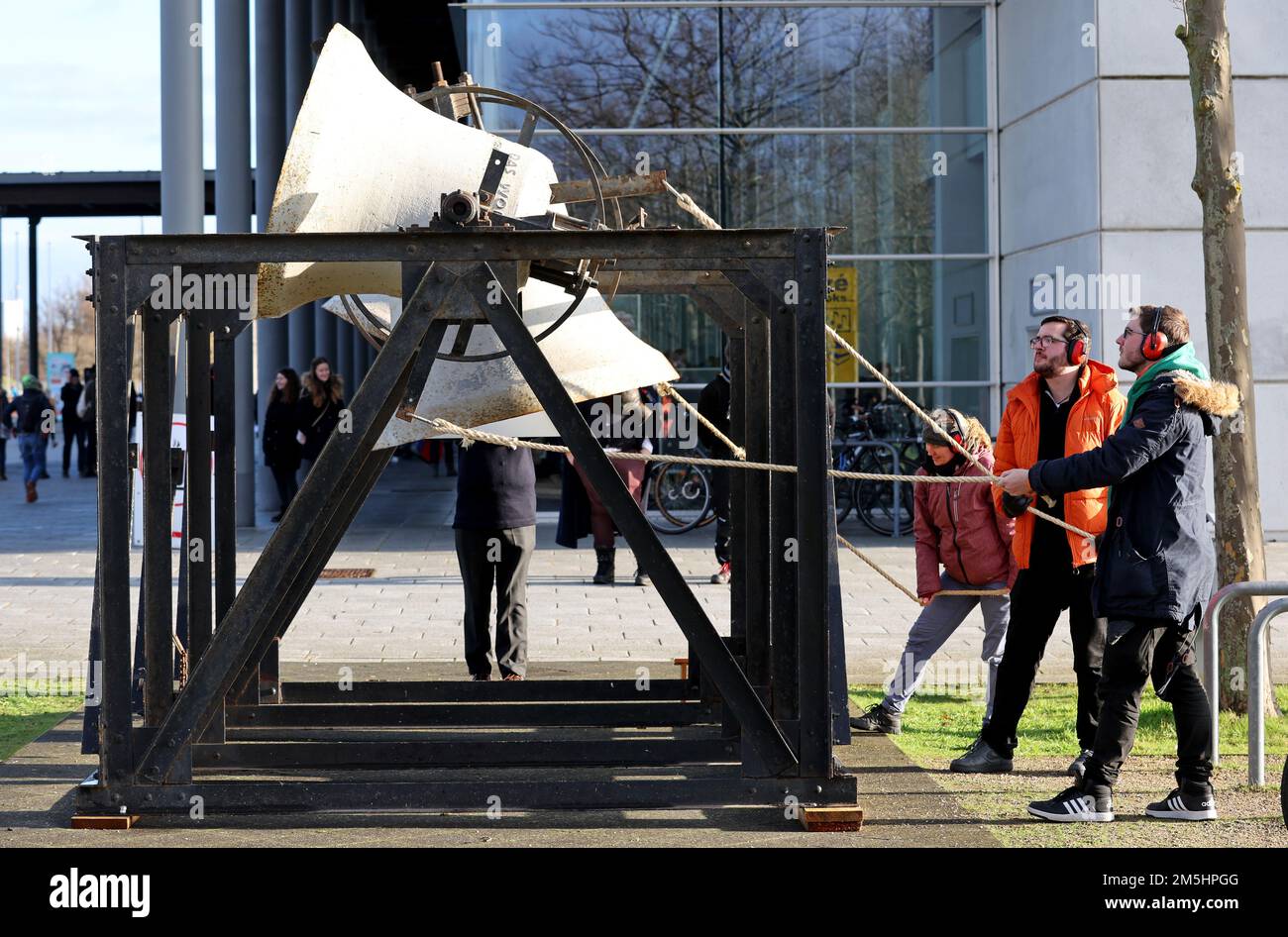 Rostock, Germany. 29th Dec, 2022. In front of the HanseMesse, the bells ...