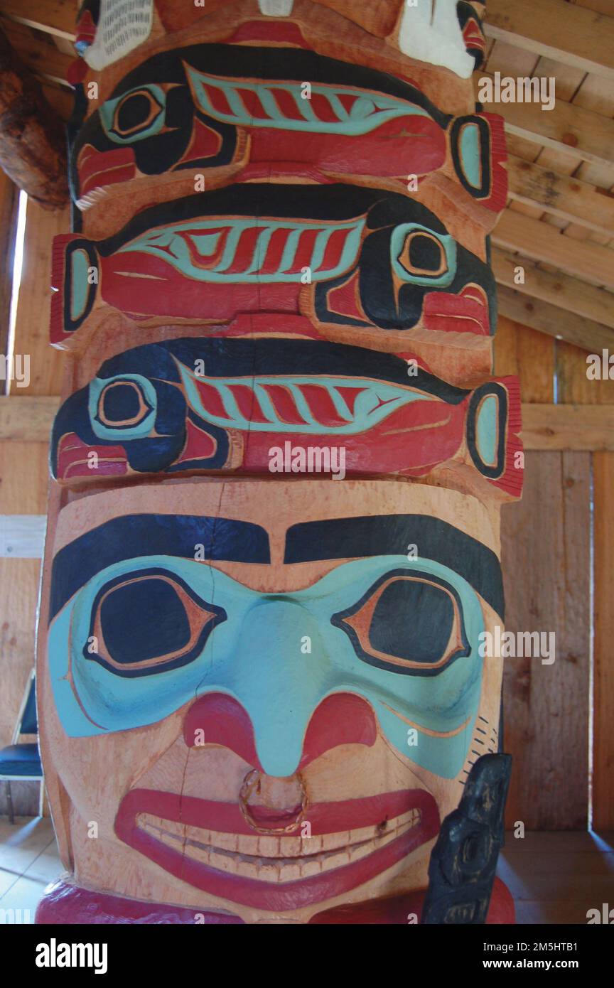 Haines Highway - Valley of the Eagles - Totem in the Klukwan Village ...