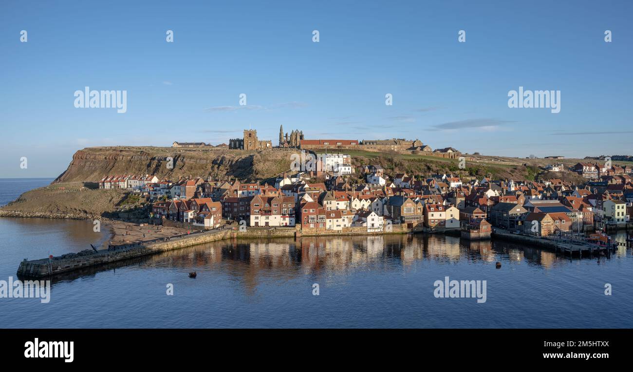 Whitby harbour hi-res stock photography and images - Alamy