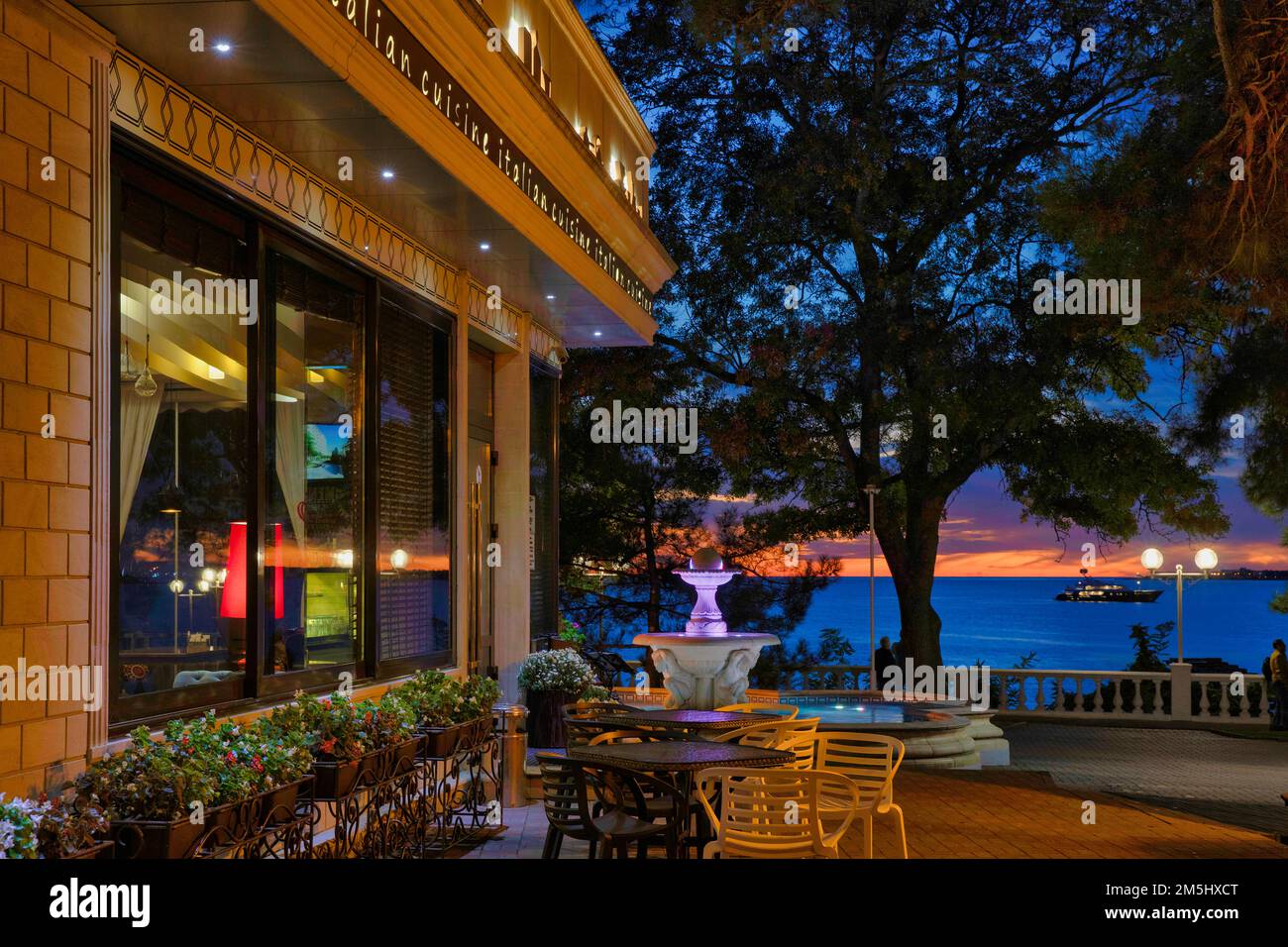 Cafe in the evening hi-res stock photography and images - Alamy