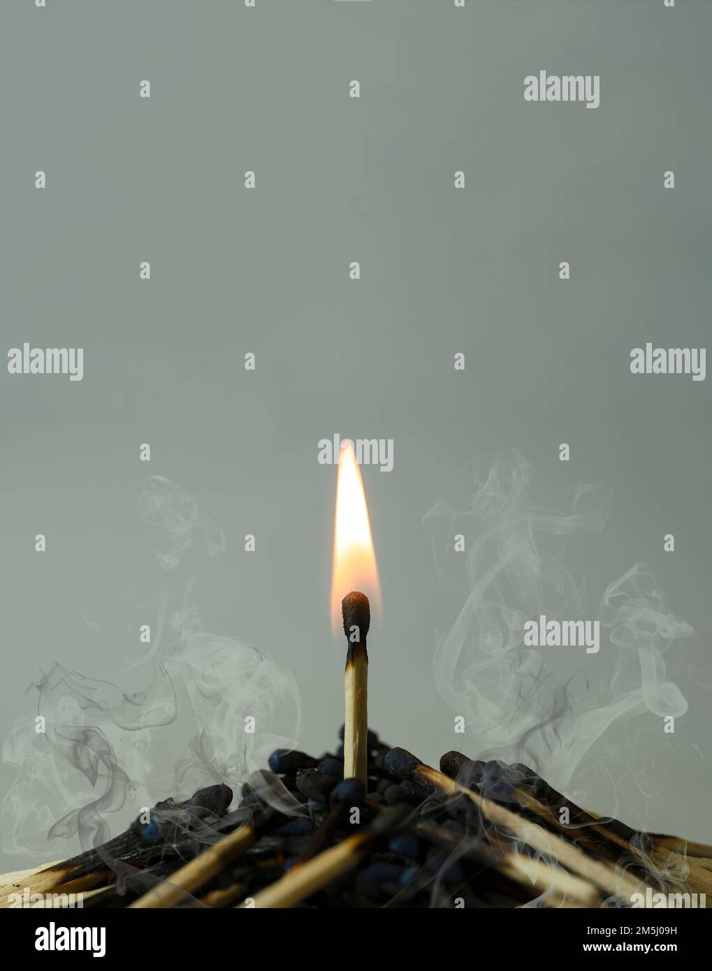 Fire burning wood left hi-res stock photography and images - Alamy