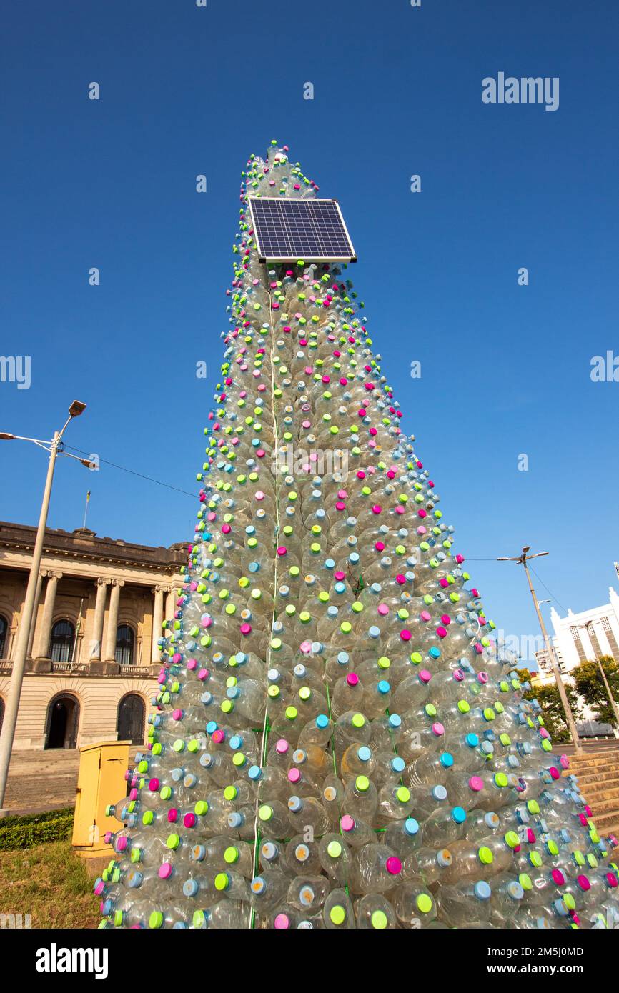Solar panel tree hi-res stock photography and images - Alamy