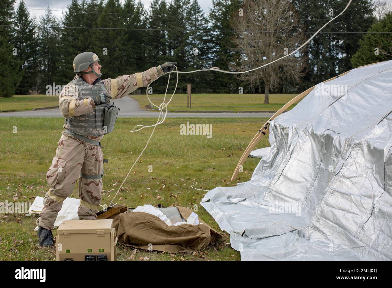 Single pallet expeditionary kitchen hi-res stock photography and images ...