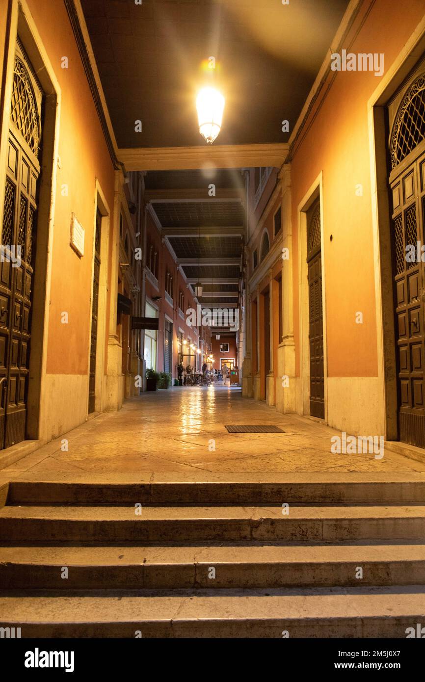 Centro Storico di Treviso - Dettaglio architettonico Portici a Piazza ...