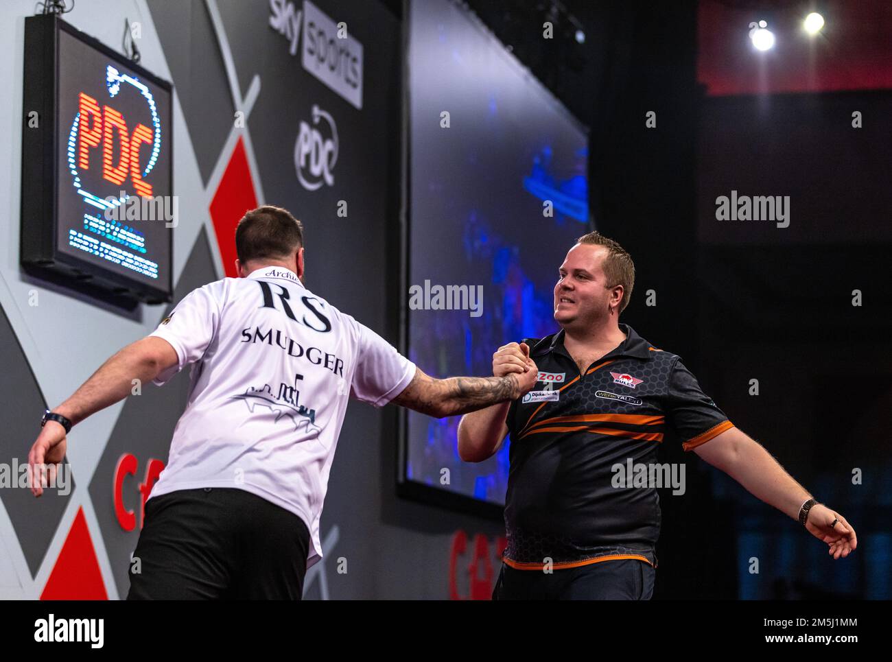 Dirk van Duijvenbode shakes hands with Ross Smith after winning their ...