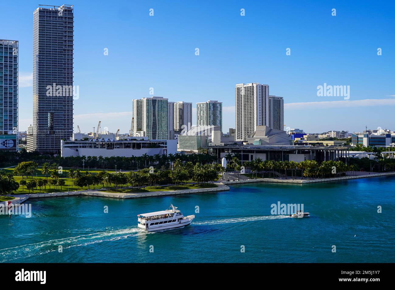 Miami, FL USA - 12 12 2022: Beautiful aerial panoramic view of the city ...