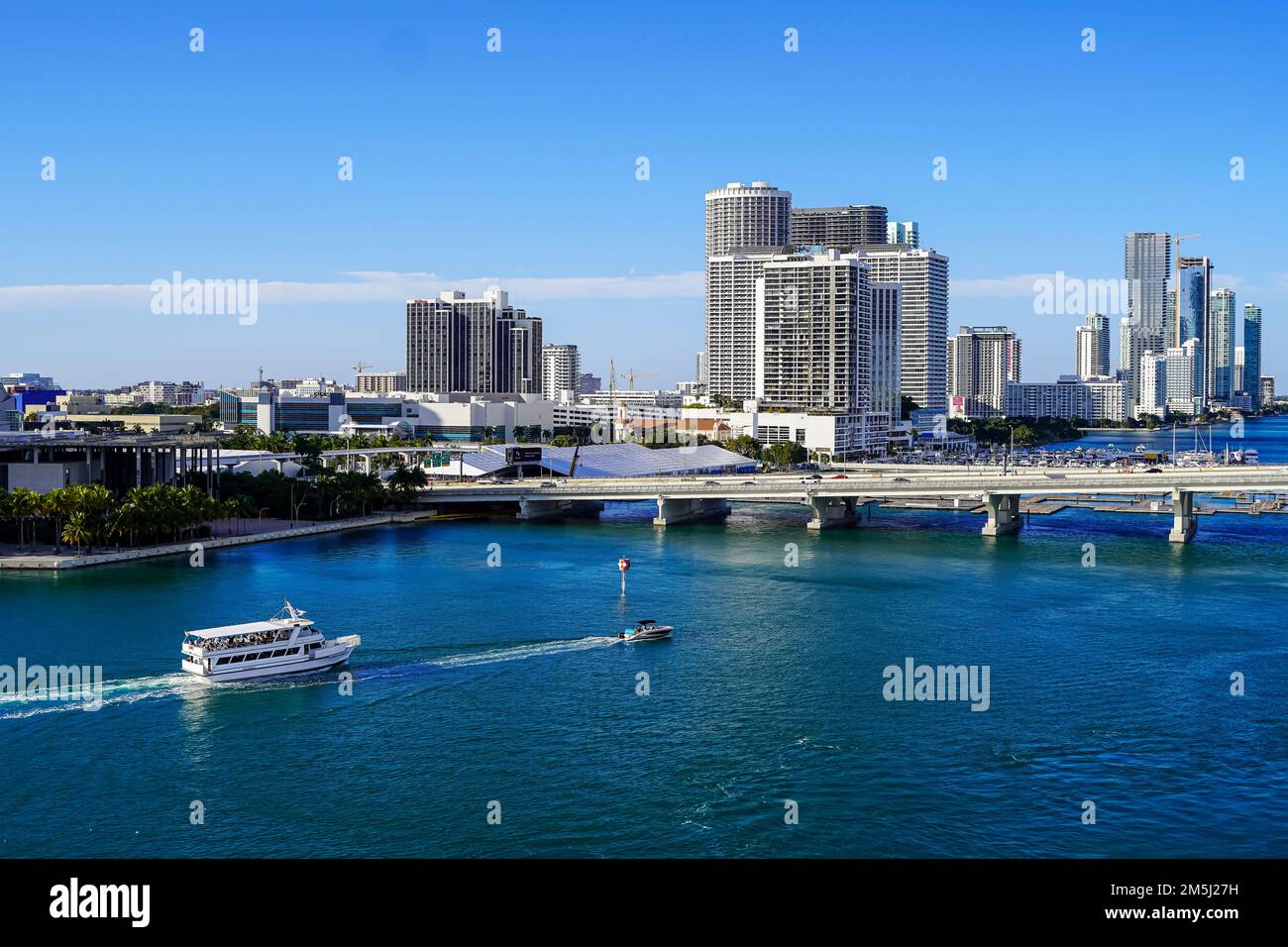 Miami, FL USA - 12 12 2022: Beautiful aerial panoramic view of the city ...
