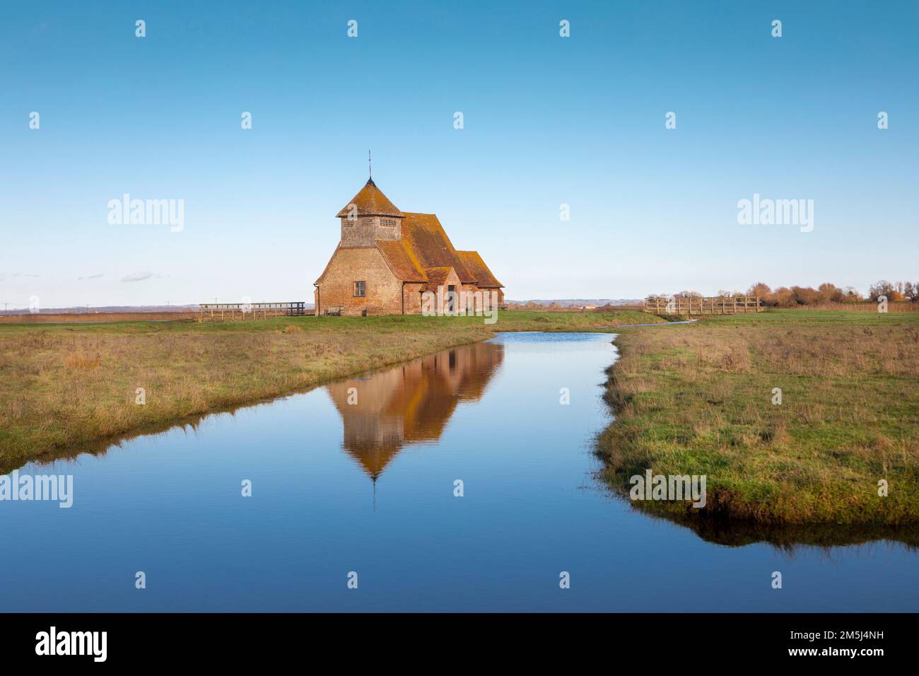 Old romney church kent hi-res stock photography and images - Alamy