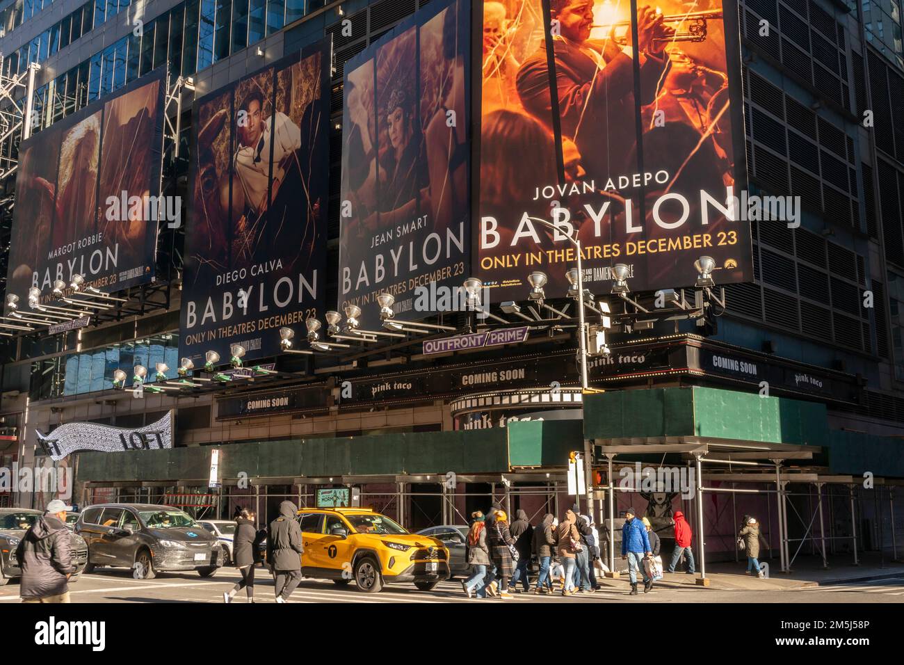 Babylon brad pitt 2022 hi-res stock photography and images - Alamy