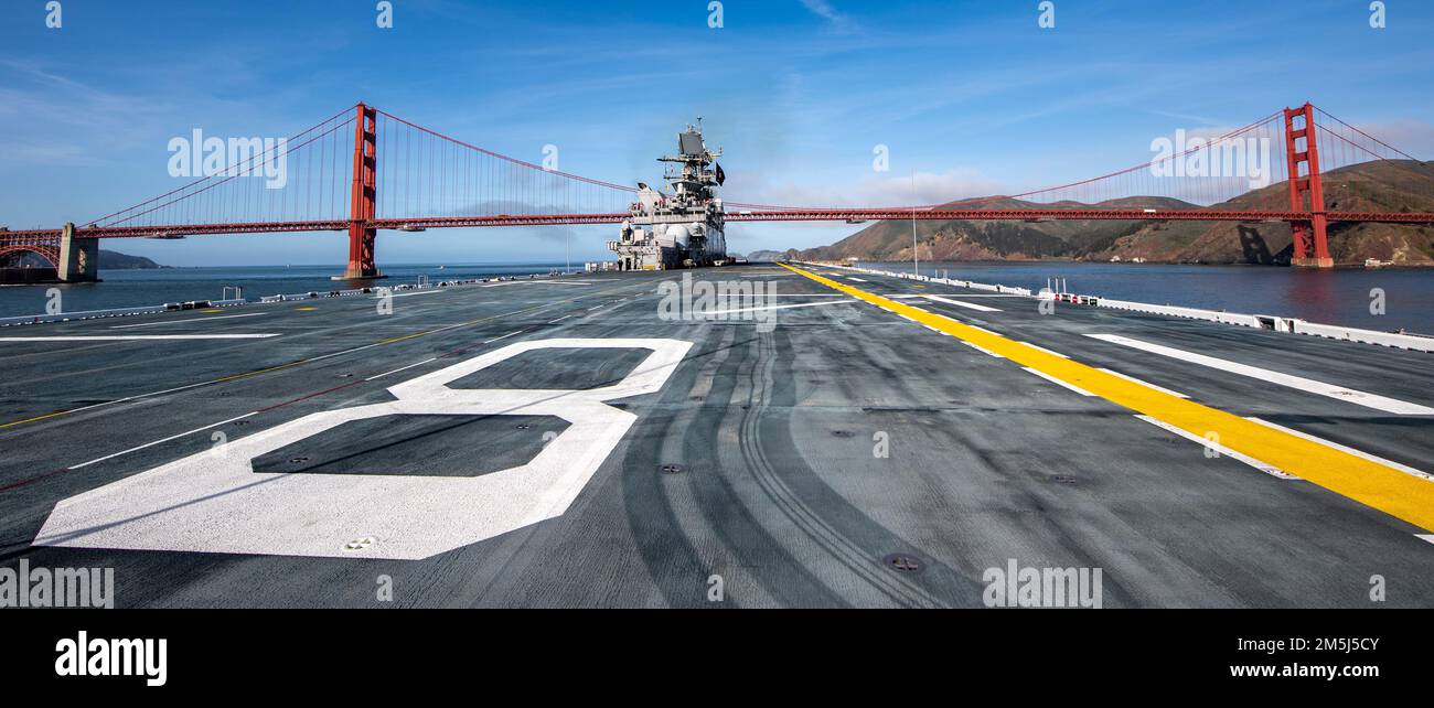 220318-N-TF178-1123 SAN FRANCISCO (March 18, 2022) – Amphibious assault ...