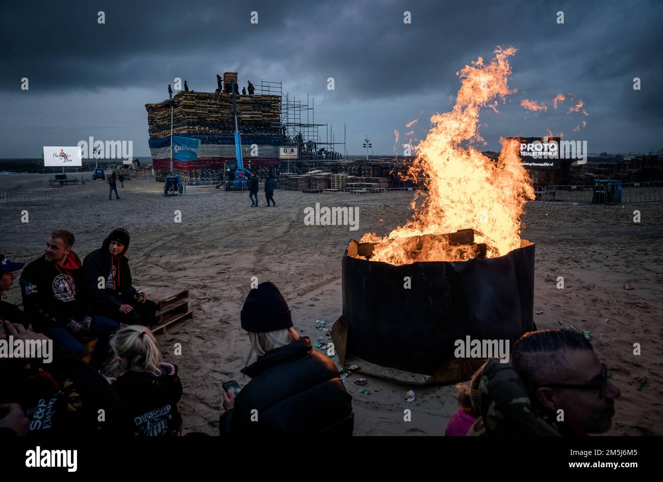 THE HAGUE - The bonfire of Duindorp is being built on the Zuiderstrand. The woodpile, which ...