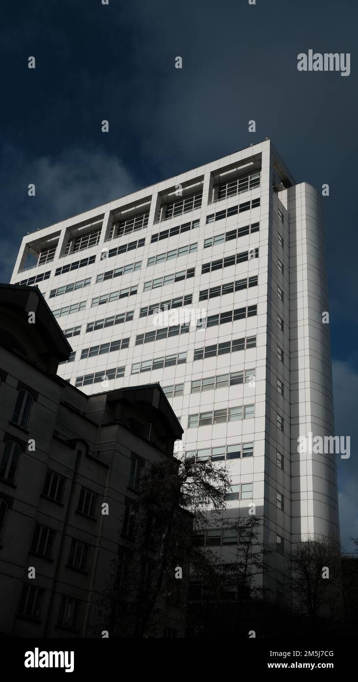 Tower block london 1980s hi-res stock photography and images - Alamy