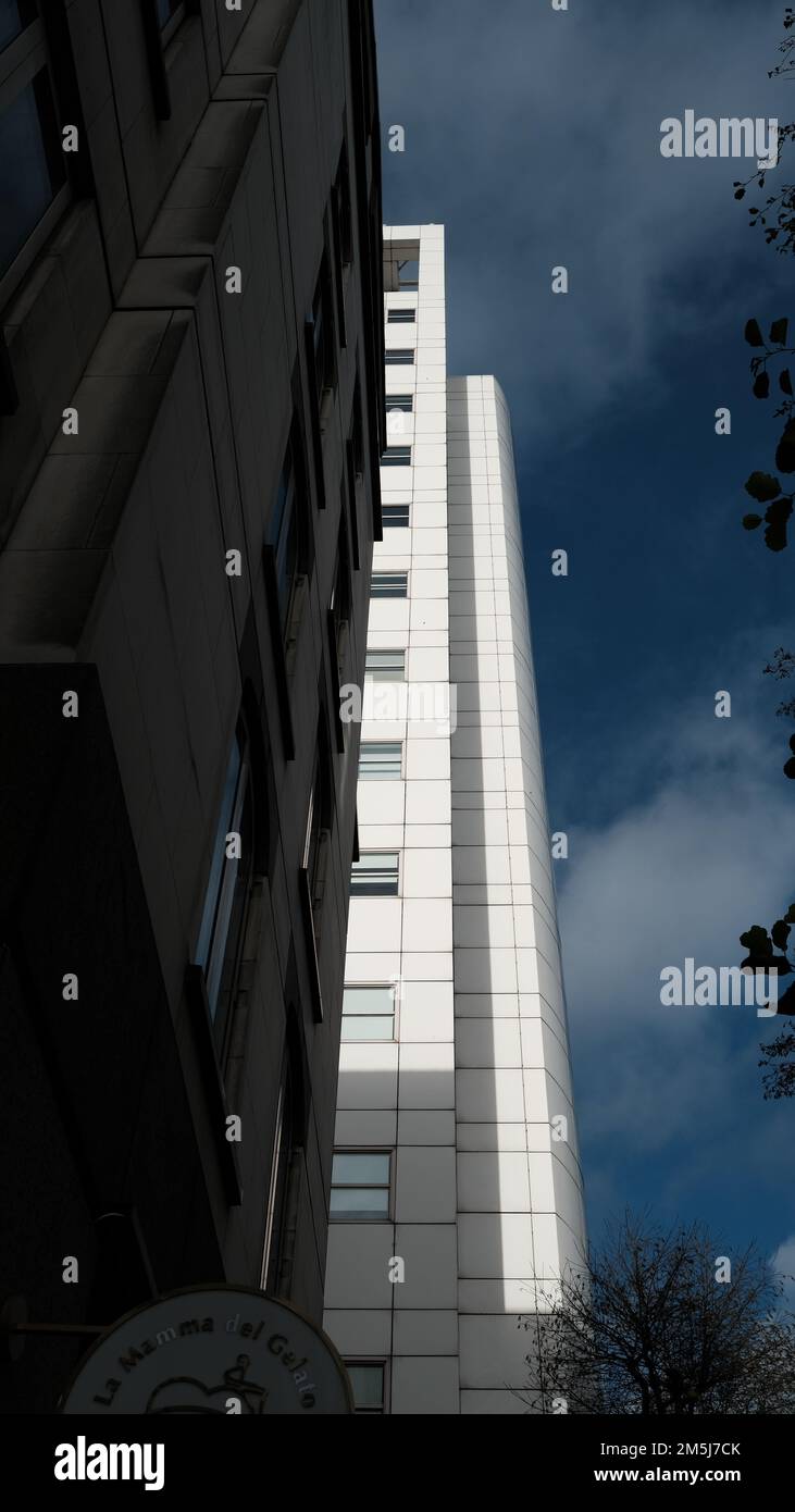Tower block london 1980s hi-res stock photography and images - Alamy