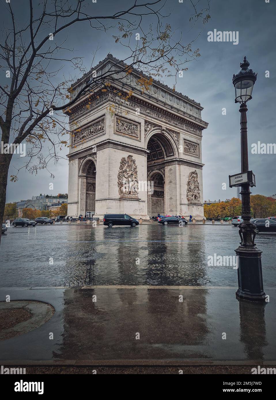 Paris parisian french vertical hi-res stock photography and images - Alamy