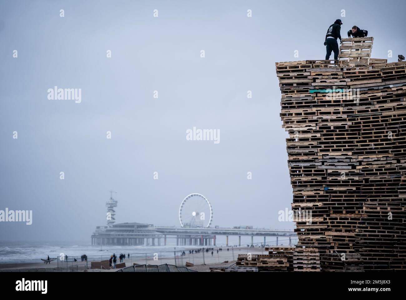 SCHEVENINGEN - The construction of the depot for the New Year's bonfire ...