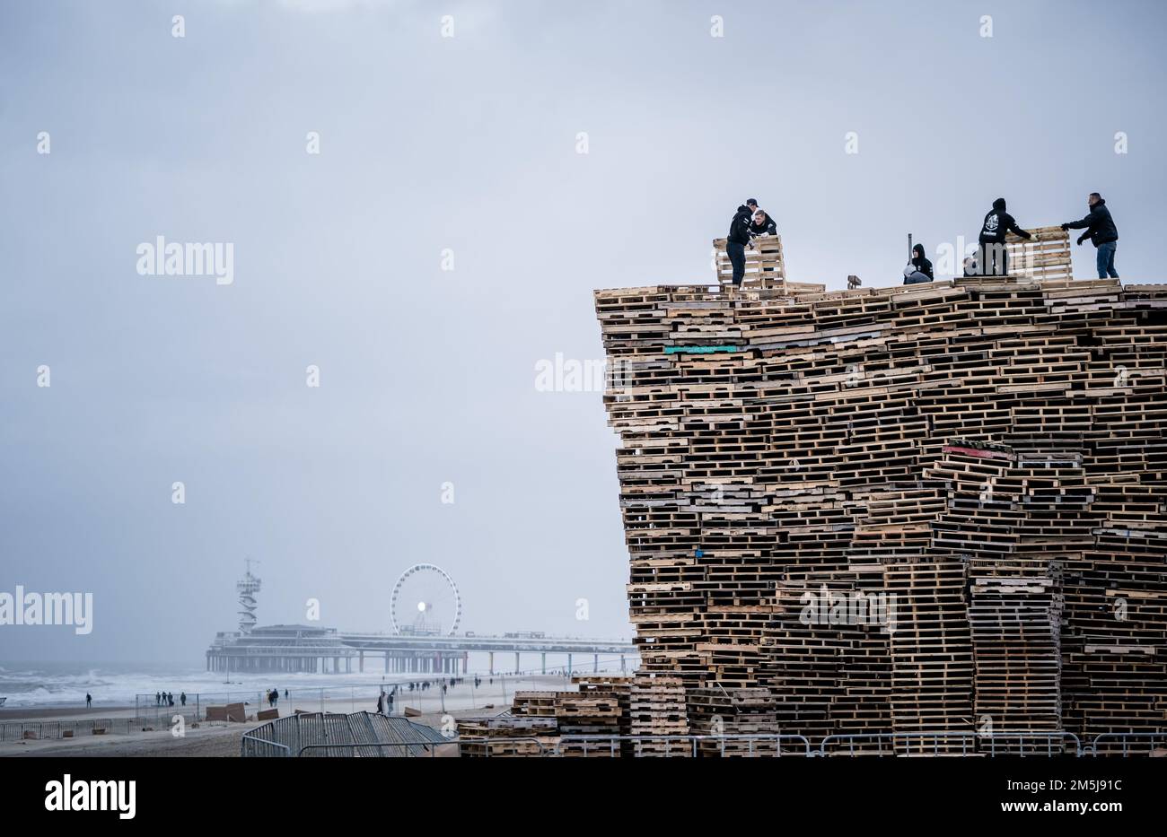 SCHEVENINGEN - The construction of the depot for the New Year's bonfire ...
