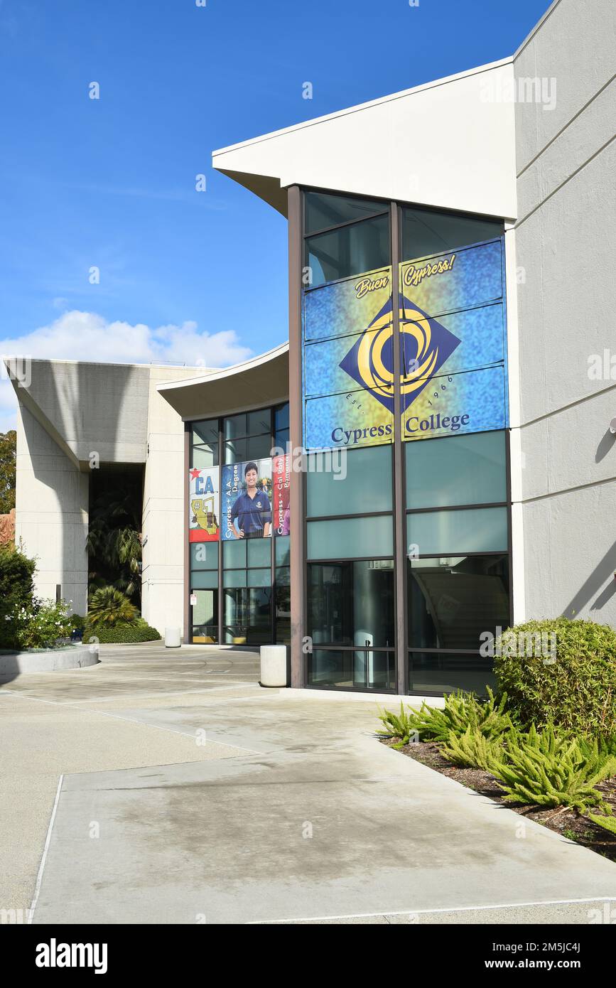 CYPRESS, CALIFORNIA - 28 DEC 2022: Student Center on the campus of Cypress College Stock Photo ...