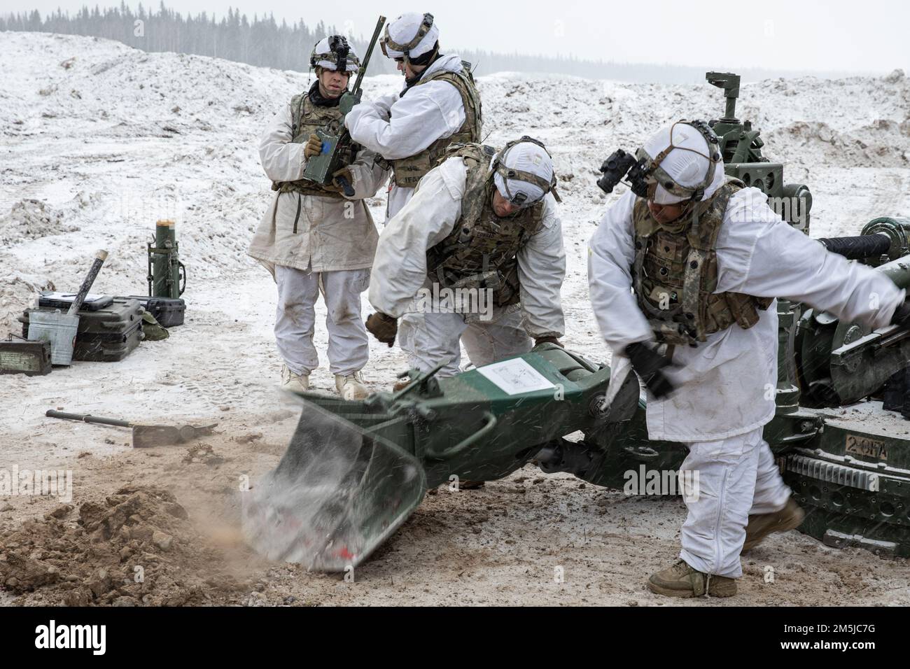 U.S. Army Artillerymen with Charlie Battery, 2nd Battalion, 8th Field ...