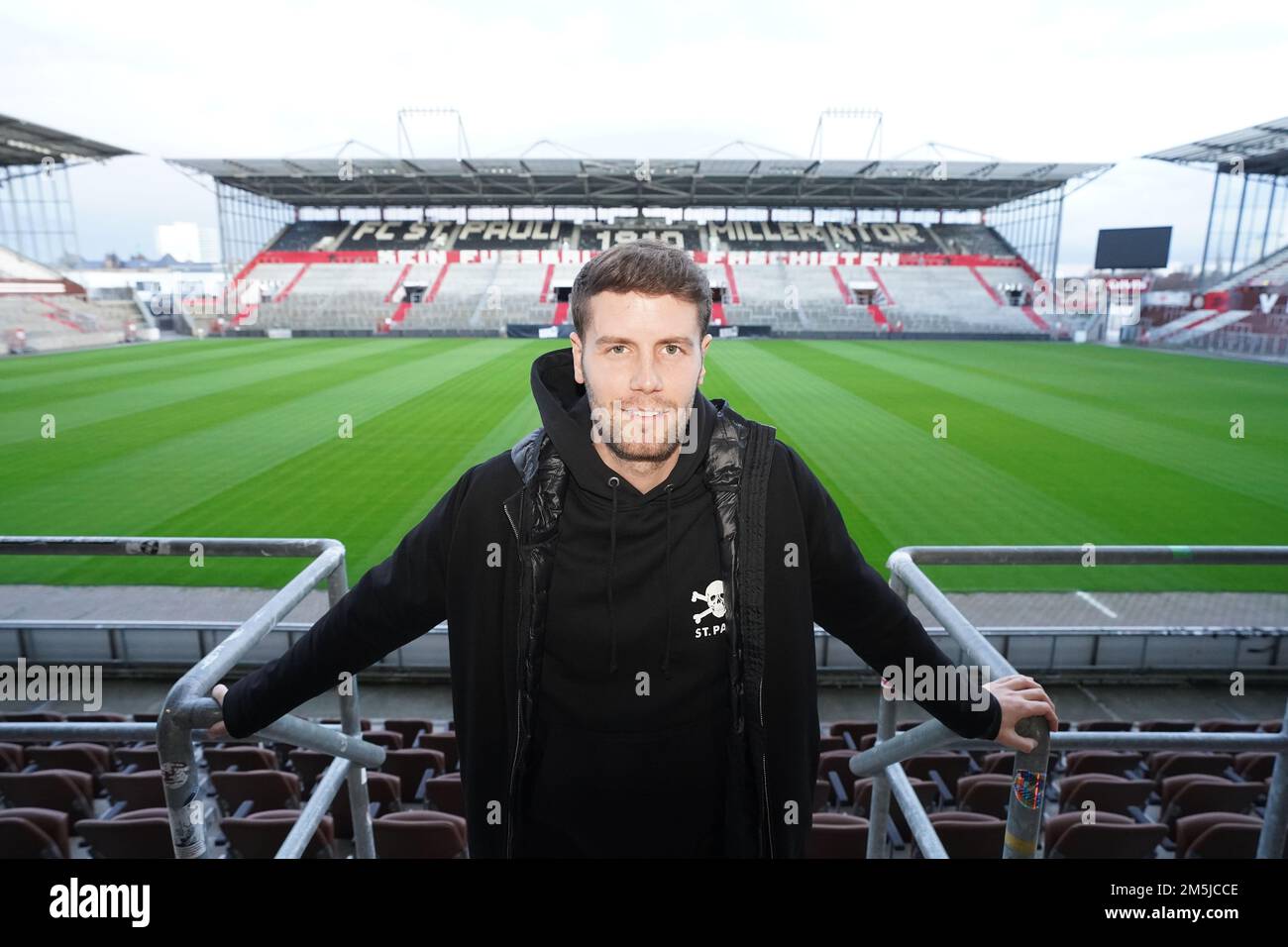 Hamburg, Germany. 29th Dec, 2022. Soccer: 2nd Bundesliga, FC St. Pauli ...