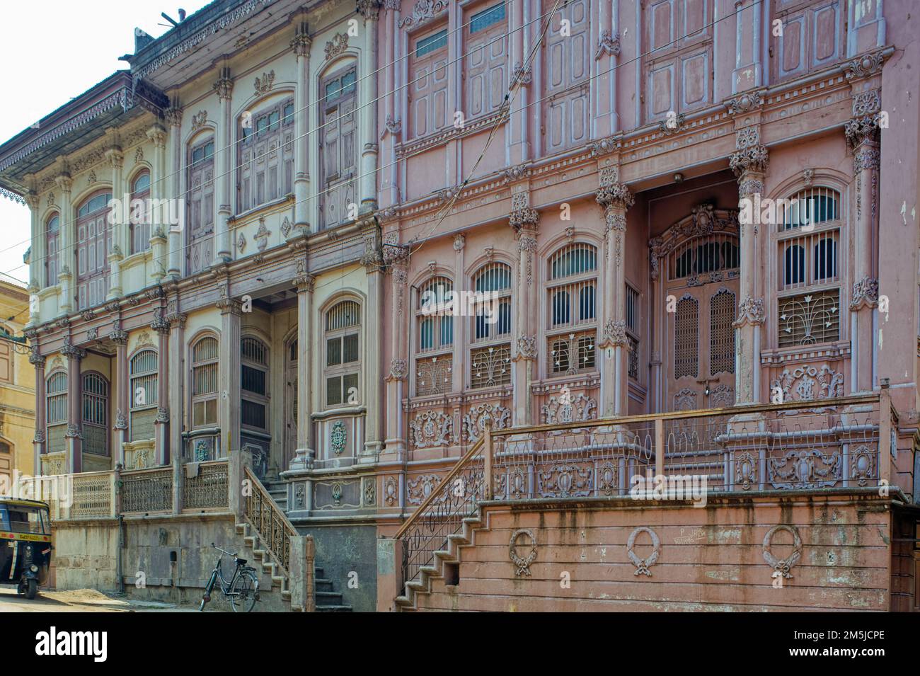 01 28 2010 European flavour old Havelis and Victorian mansions at Bohra ...