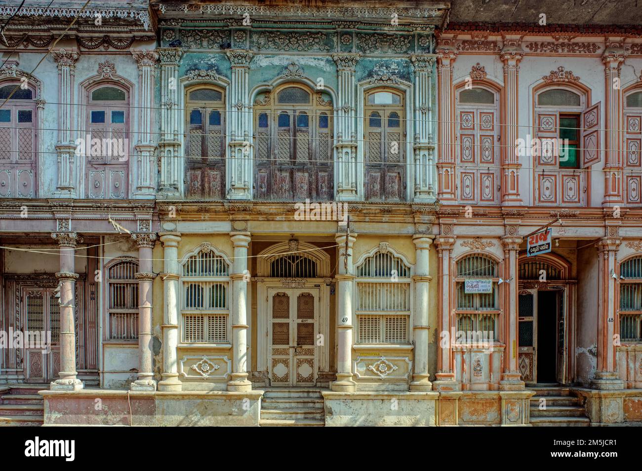 01 28 2010 European flavour old Havelis and Victorian mansions at Bohra ...