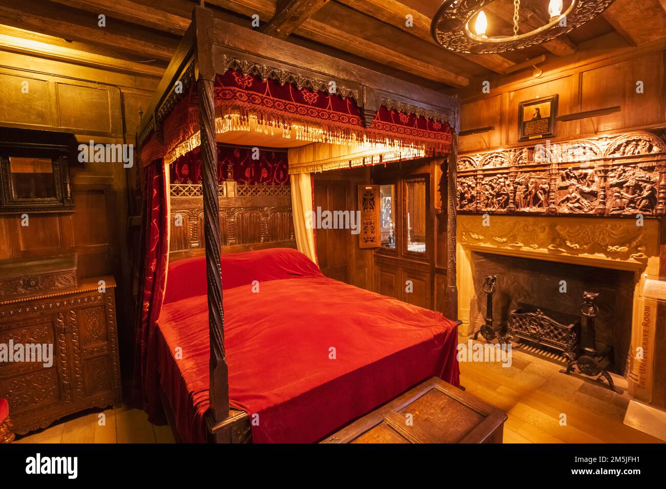 Hever castle interior hi-res stock photography and images - Alamy