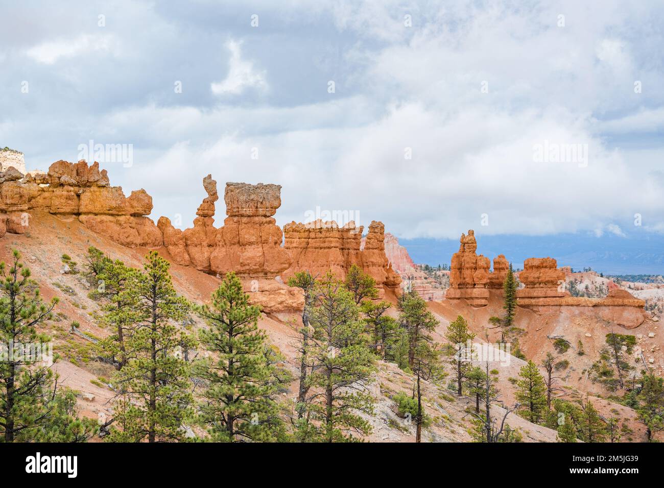 side shot of hoodoo formation at bryce canyon Stock Photo - Alamy