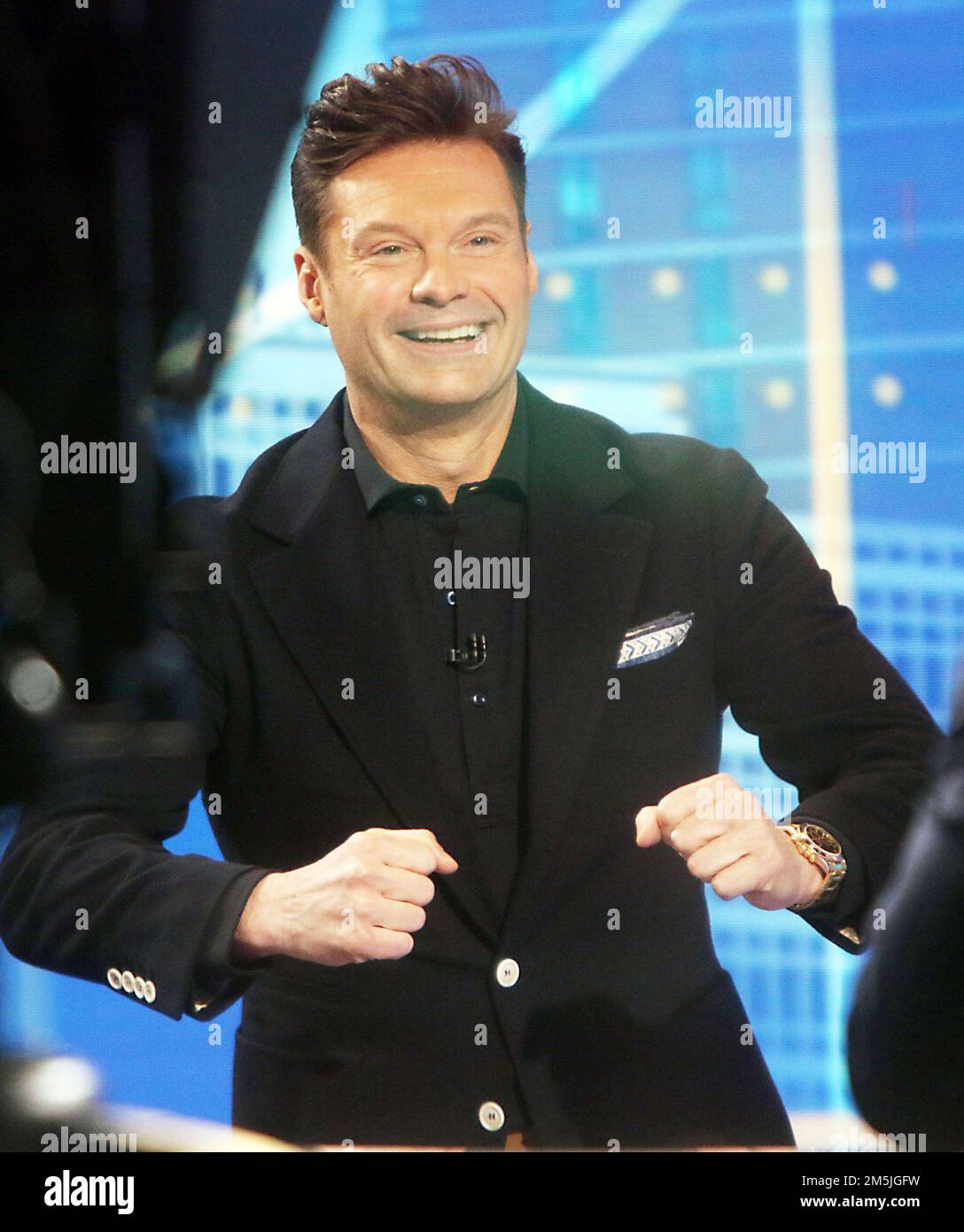 Ryan Seacrest Promotes `Rockin New Year`s Eve` On Good Morning America ...