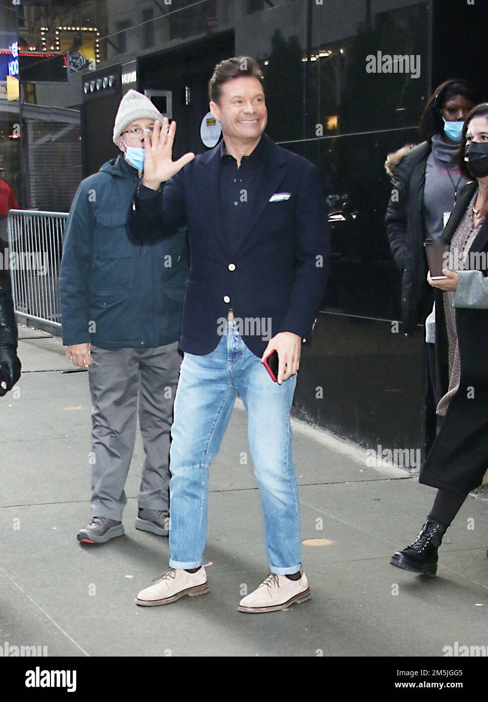 Ryan Seacrest Promotes `Rockin New Year`s Eve` On Good Morning America ...