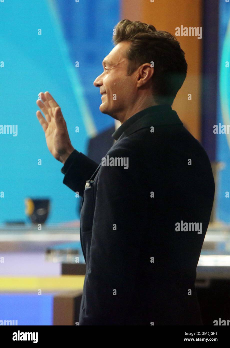 Ryan Seacrest Promotes `Rockin New Year`s Eve` On Good Morning America ...