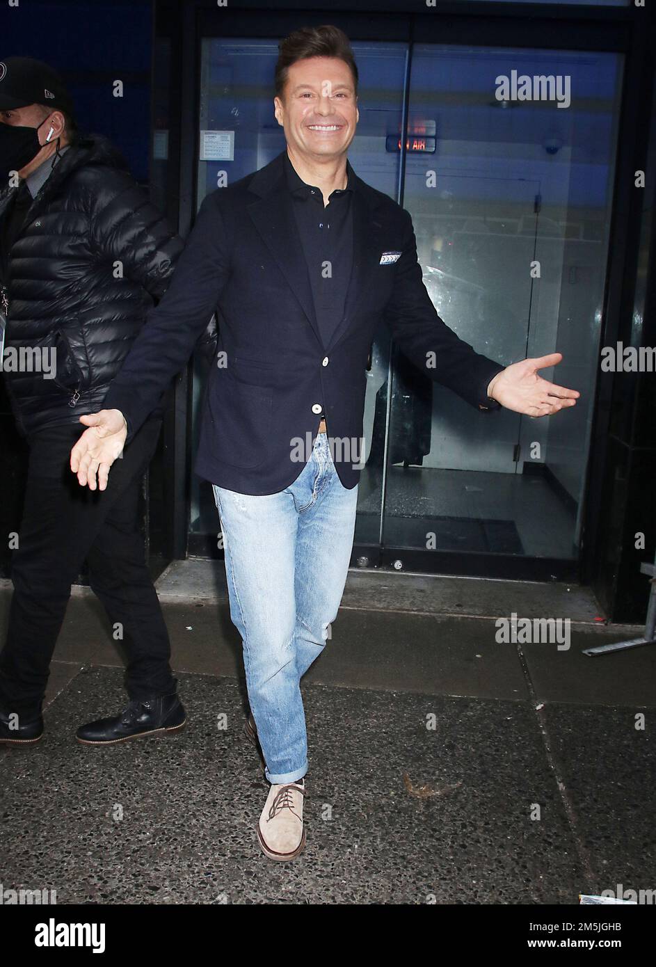 Ryan Seacrest Promotes `Rockin New Year`s Eve` On Good Morning America ...