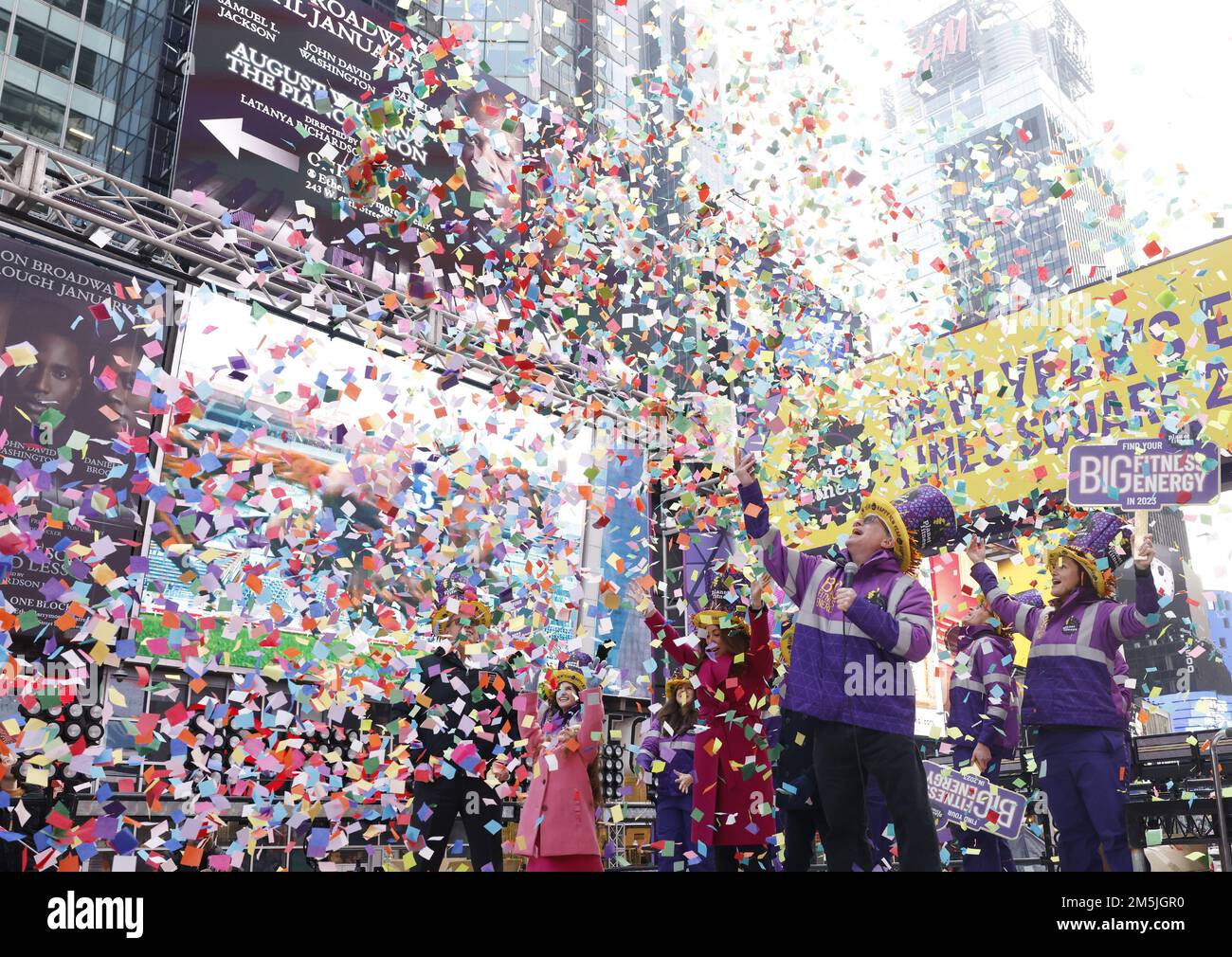 New York, United States. 28th Dec, 2022. Confetti is tossed in the air ...