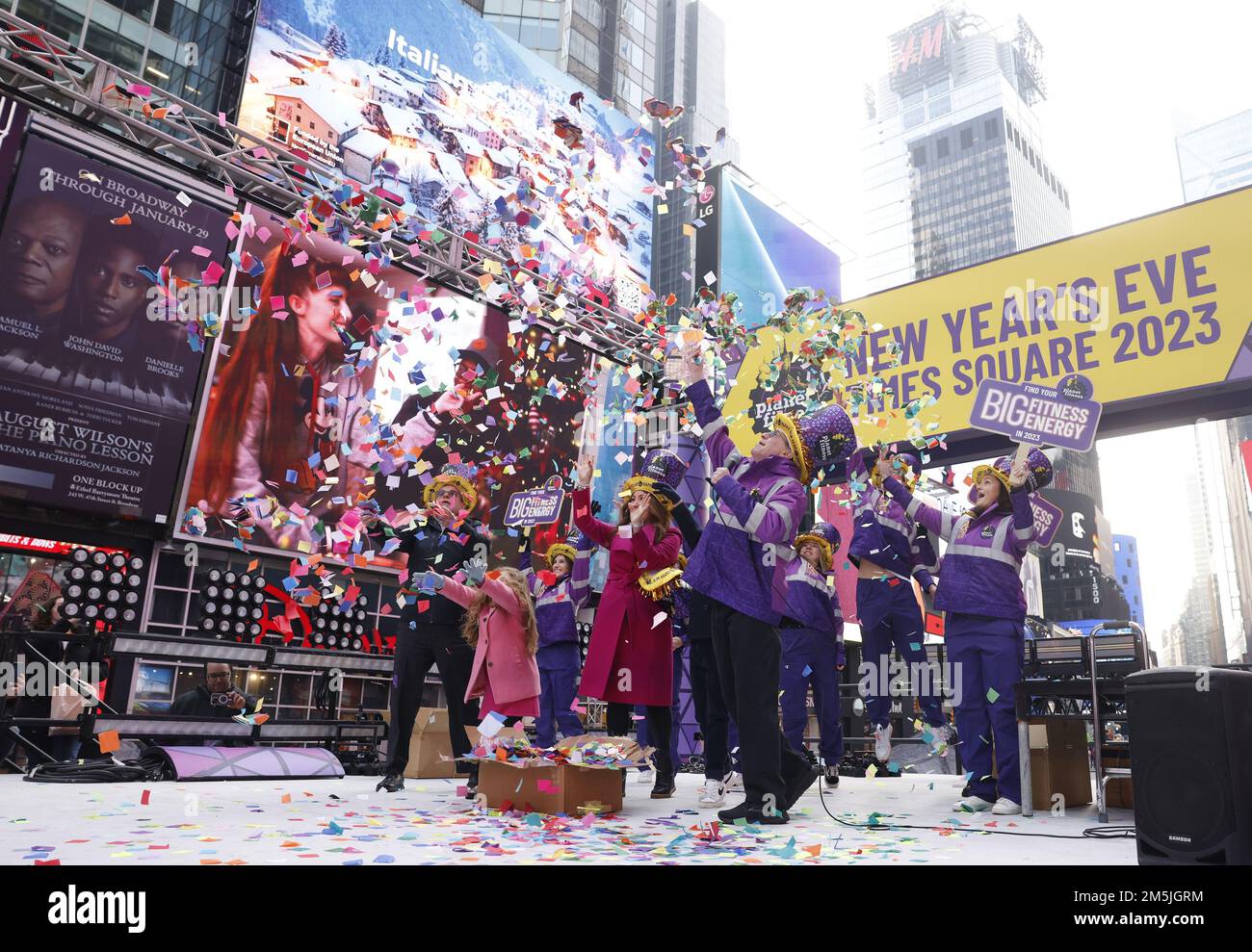 New York, United States. 28th Dec, 2022. Confetti is tossed in the air ...
